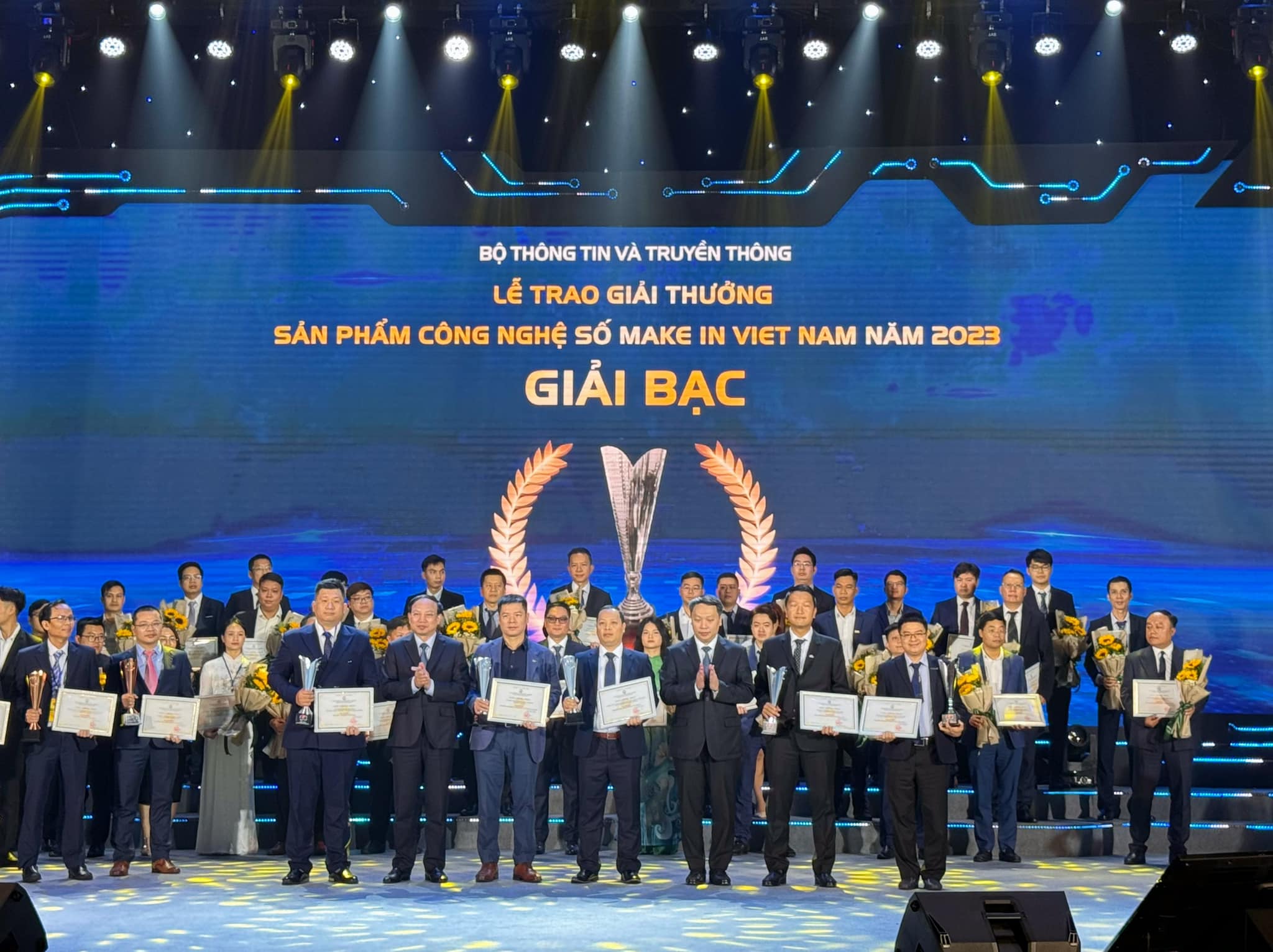 VTI Achieved Silver Award At "Make In Vietnam Digital Technology ...